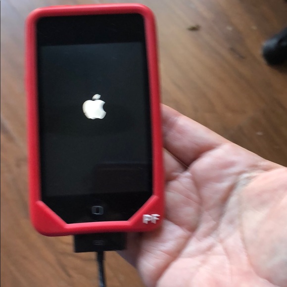 Apple | Other | Apple Ipod Touch 2nd Generation W Case And Charger ...